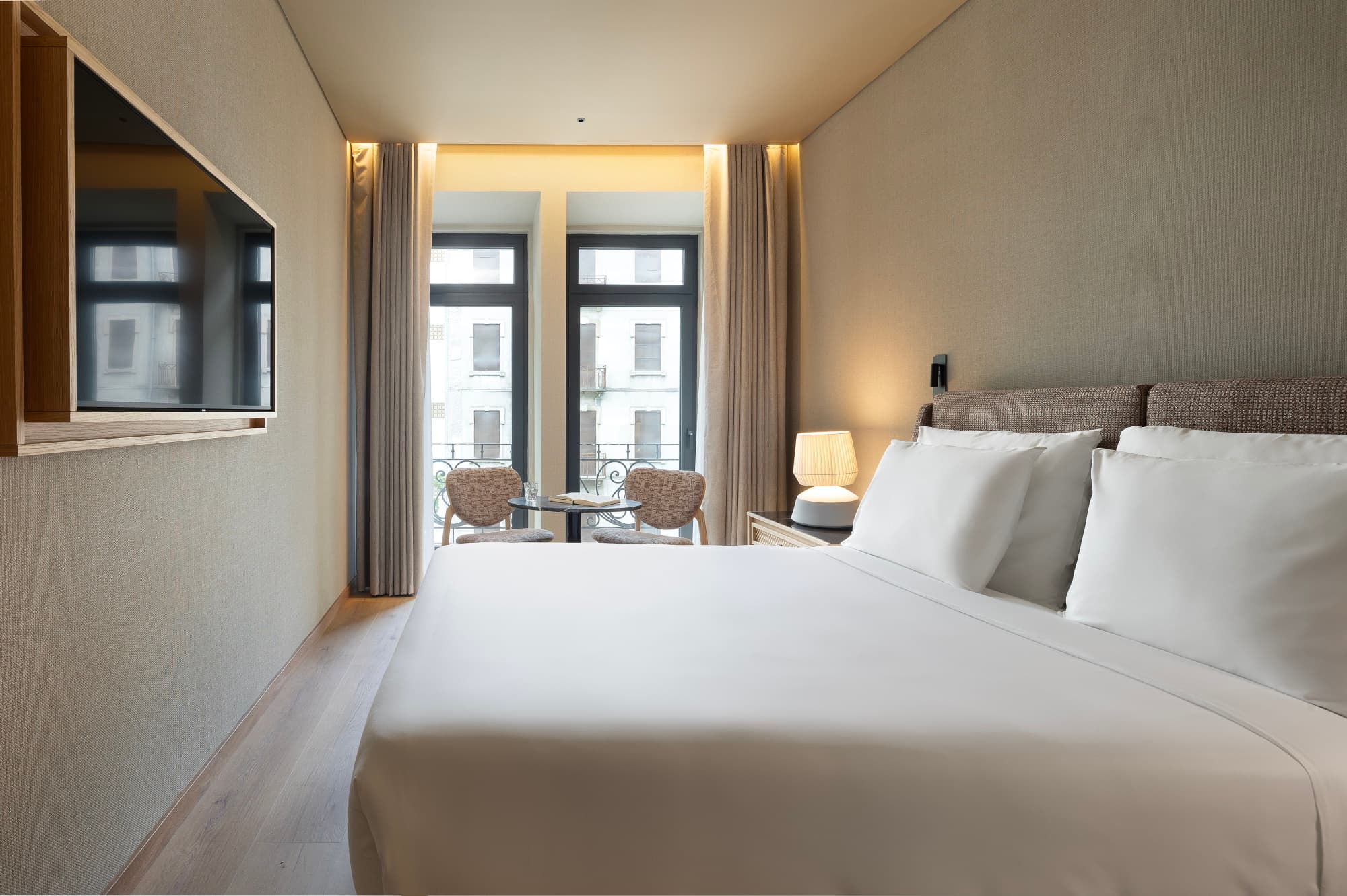 COOL VARANDA URBAN VIEW - Room in Lisbon | EVOLUTION Valbom