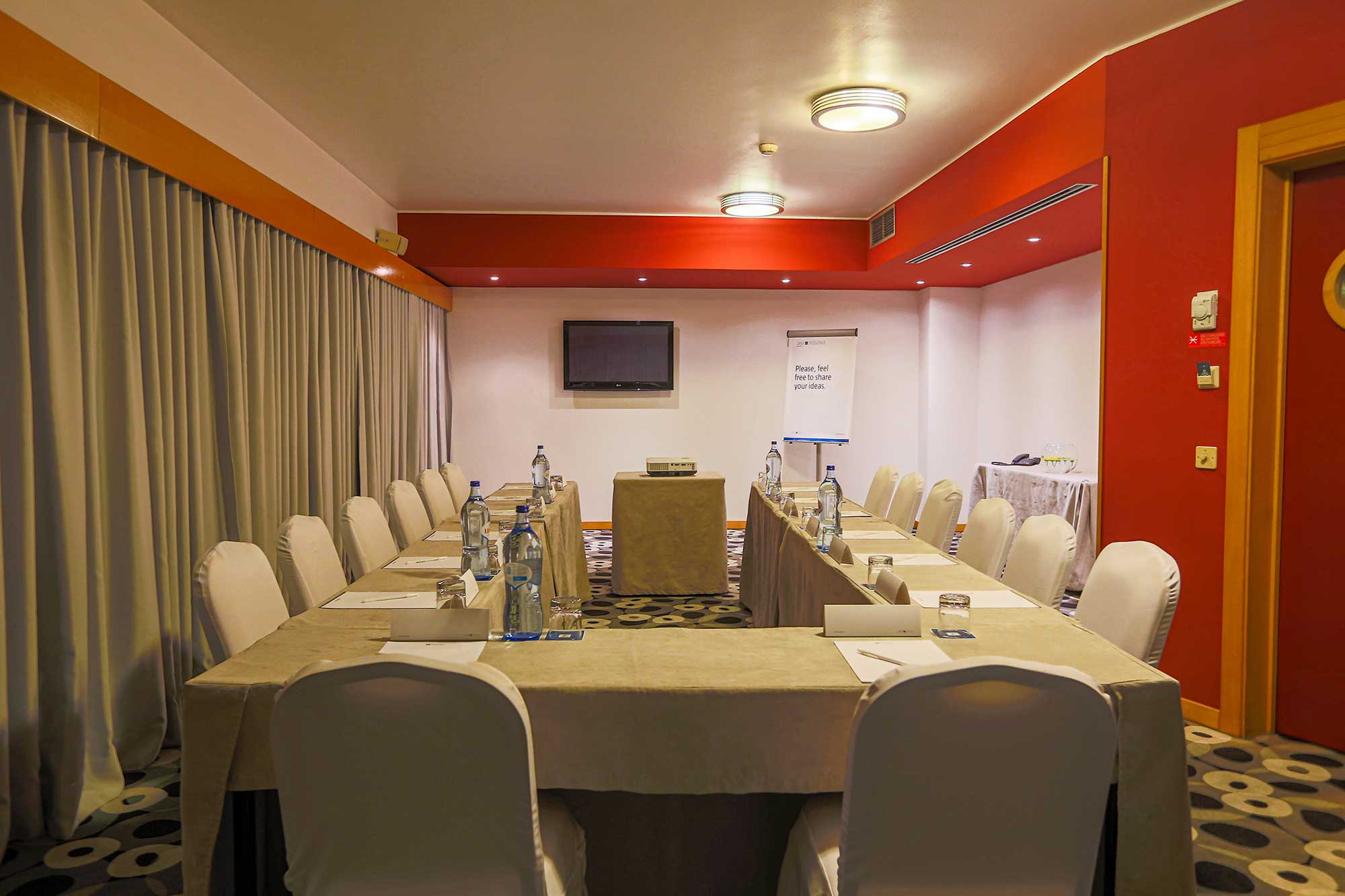 Form - Private Meeting Room in Sesimbra | SANA Sesimbra Hotel